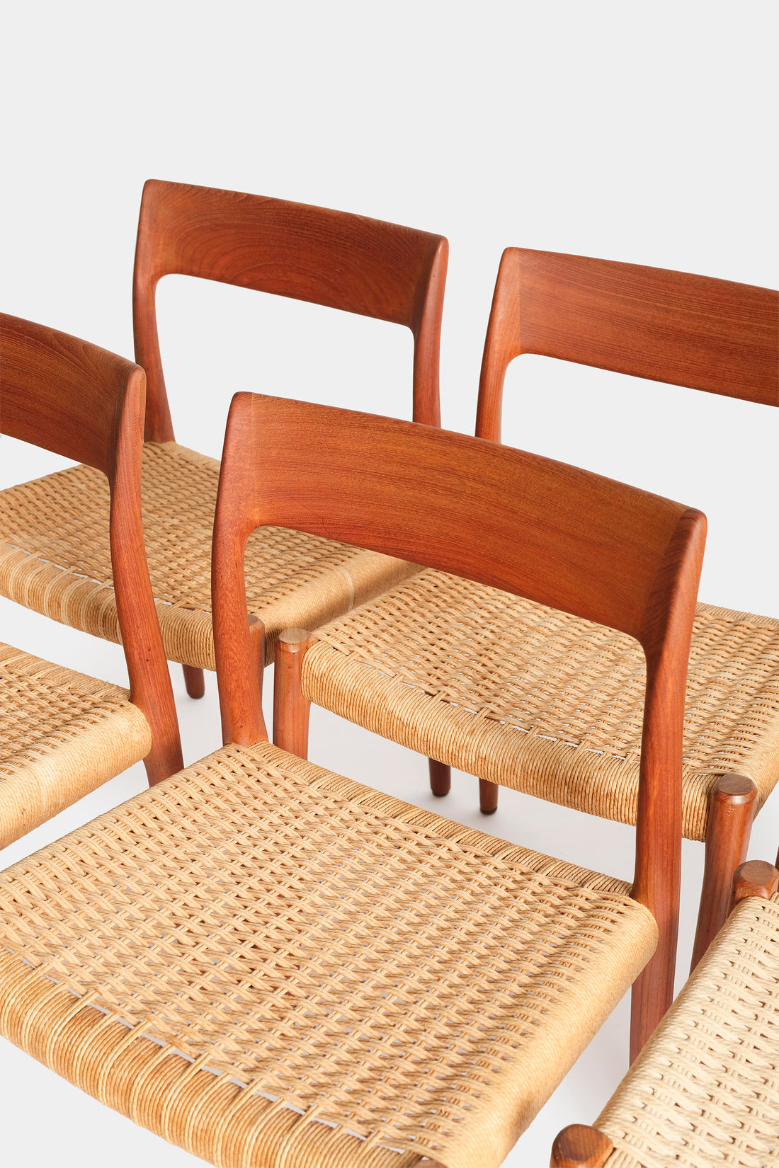 5 Stühle Nils Otto Moeller Model 77 und 1 Hocker Teak und Schnurgeflec
